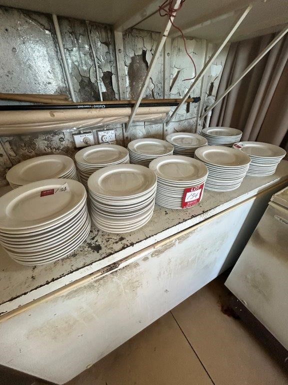 Approx. 140 x Round White Dinner Plates Auction (0134-5059683) | Grays ...