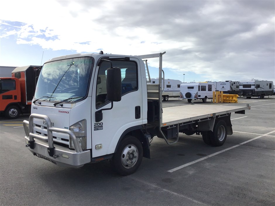 2013 Isuzu NPR 4 x 2 Tray Body Truck Auction (0002-7057568) | Grays Australia