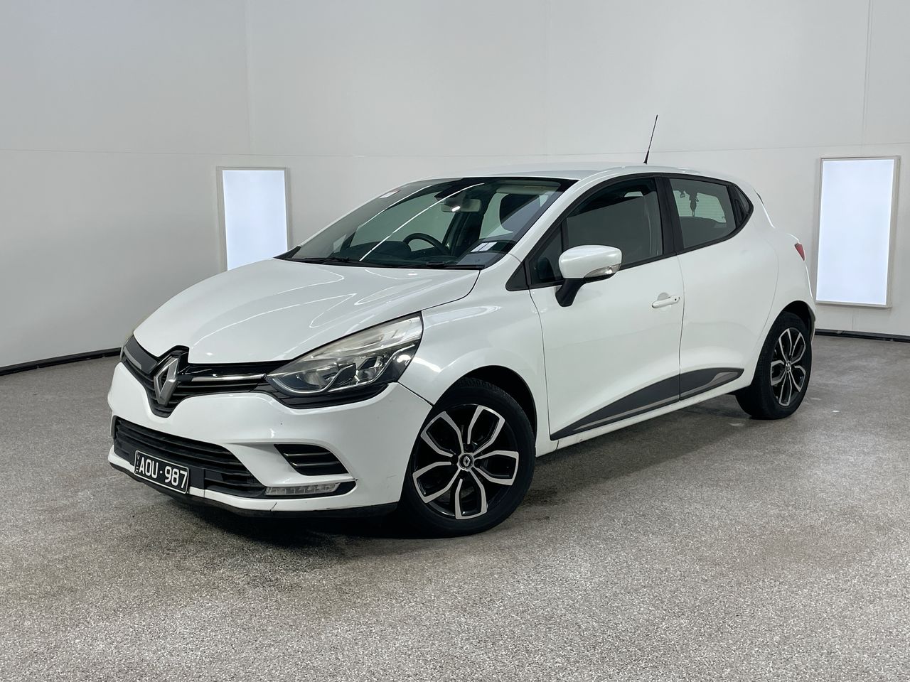 2017 Renault Clio Life Automatic Hatchback Auction (0001-21050461 ...