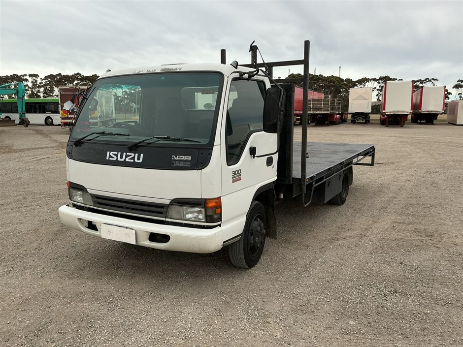 2003 Isuzu NPR 4 x 2 Tray Body Truck (WOVR-INSPECTED / REPAIRABLE) Auction (0001-3033931 ...