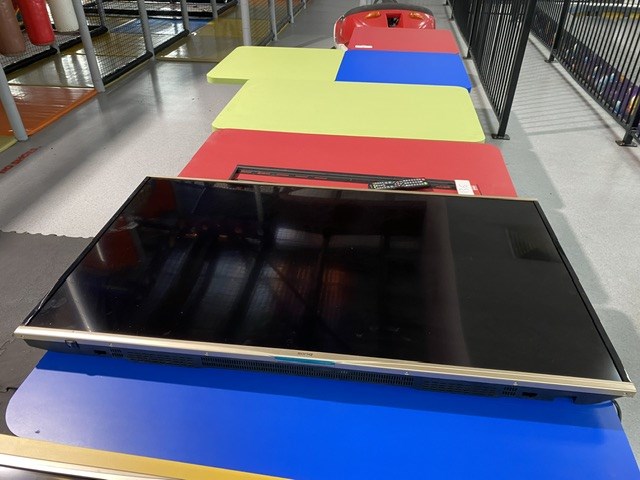 Soniq S55UV16B-AU Wall Mount LED LCD TV Auction (0136-8020561) | Grays ...