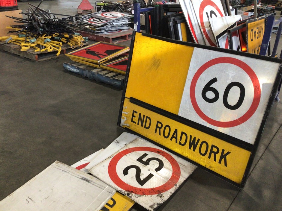 Large Qty of Roadwork Signage Auction (0007-8020675) | Grays Australia