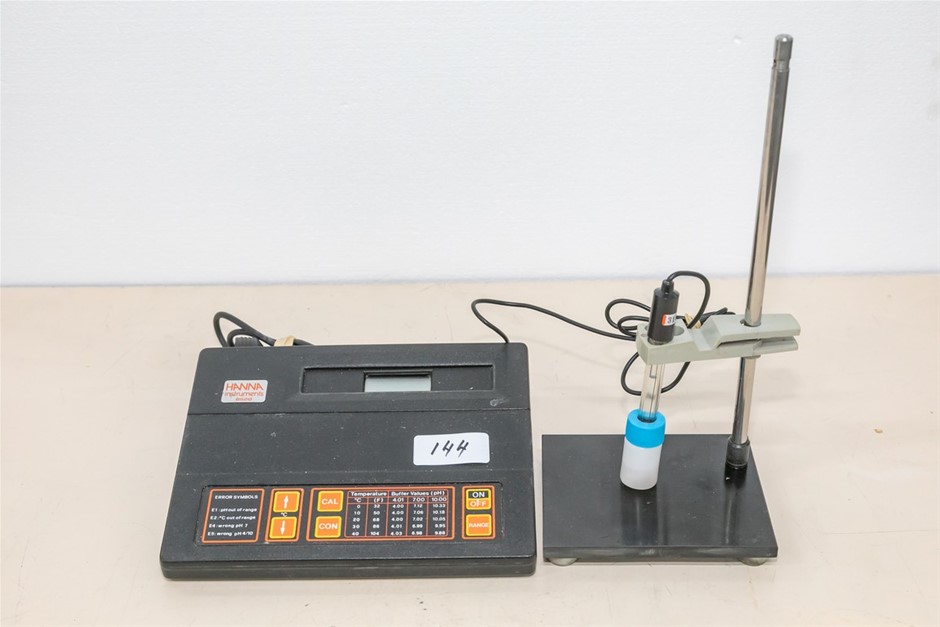PH Meter Bench Unit with Stand and Probe Auction (0144-5060291) | Grays ...