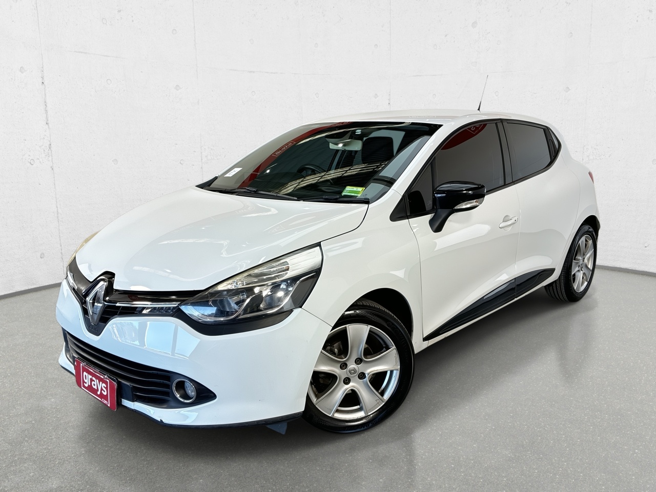 2016 Renault Clio Expression Automatic Hatchback Auction (0001-10349732 ...
