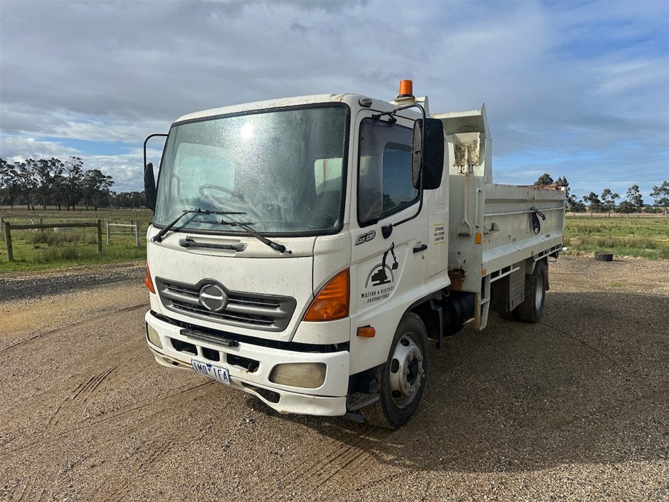 2004 Hino GD 4 x 2 Tipper Truck Auction (0001-3034634) | Grays Australia