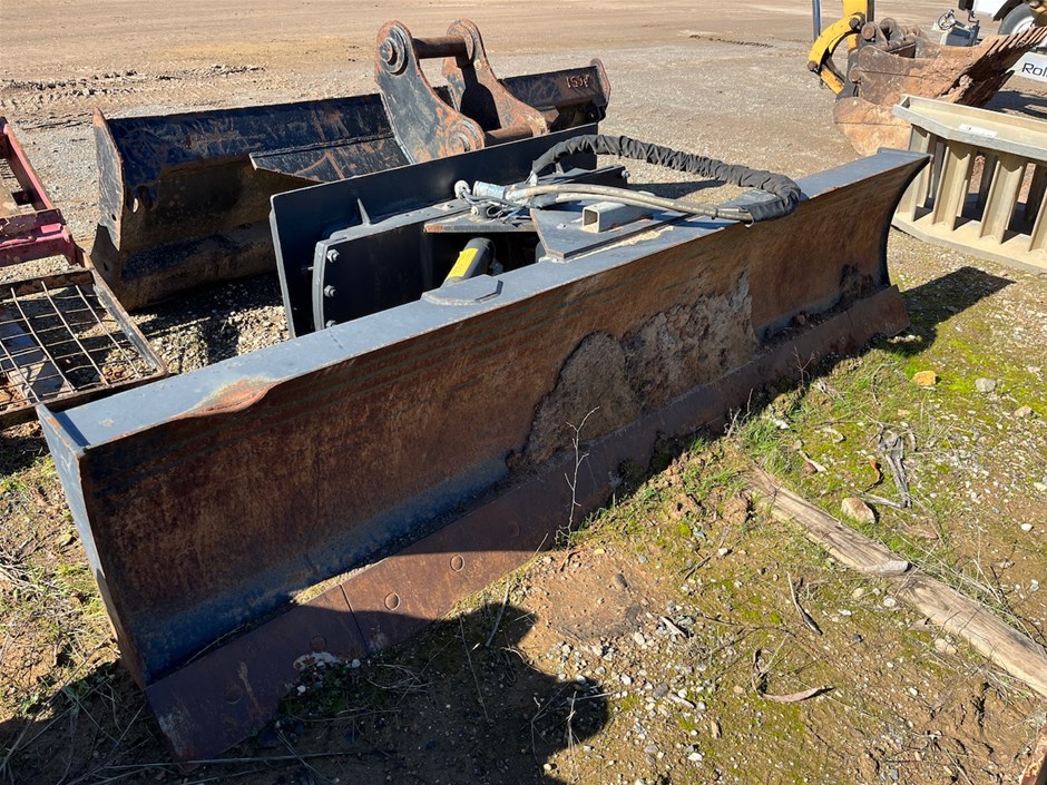 Norm Engineering Angle/Tilt Dozer Blade Attachment Auction (0031 ...