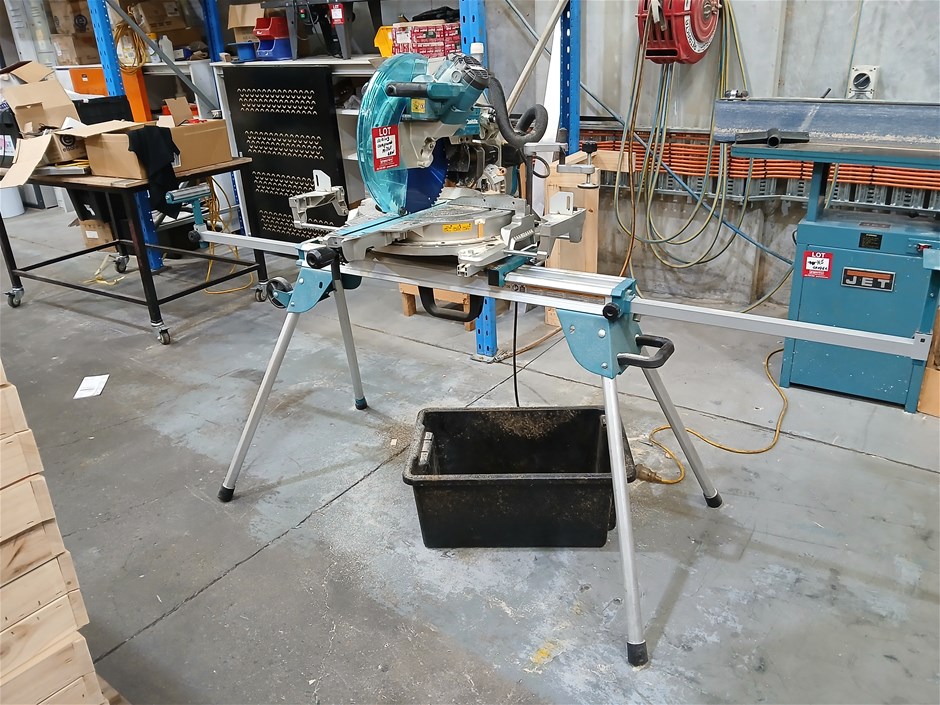 Compound sliding mitre saw with folding work table Auction (0031 ...