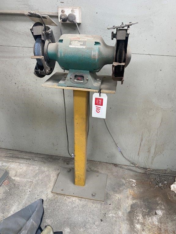 Makita 205mm Double Ended Grinder / Linisher and Pedestal Auction (1010 ...