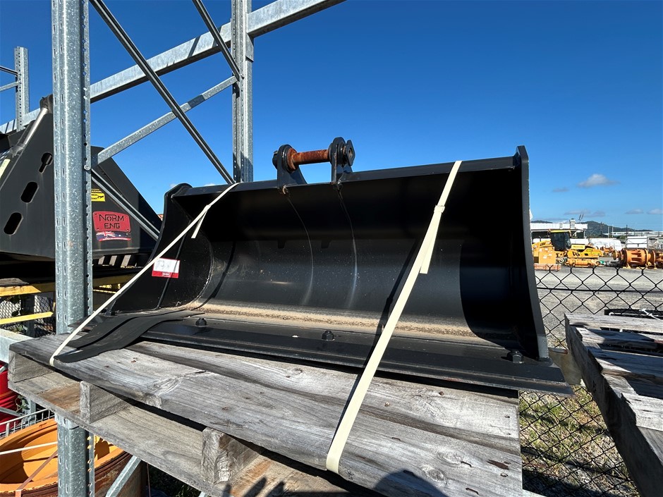 Bucket Mud 1200mm incl Bucket (Cairns) Auction (0203-7060943) | Grays ...
