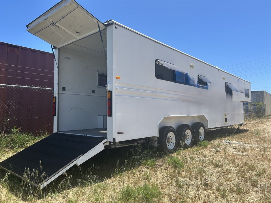 2021 Riviera 3HAL Deluxe Tri-Axle Motor Home/Toy Hauler Auction (0001 ...
