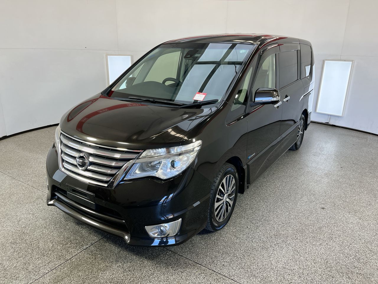 Wunderbar Nissan Serena Automatic Bilder